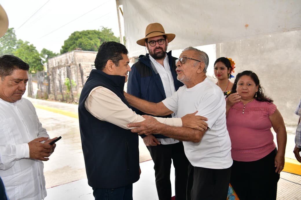 Entrega Javier May calles y obras integrales en Villa Chablé ...