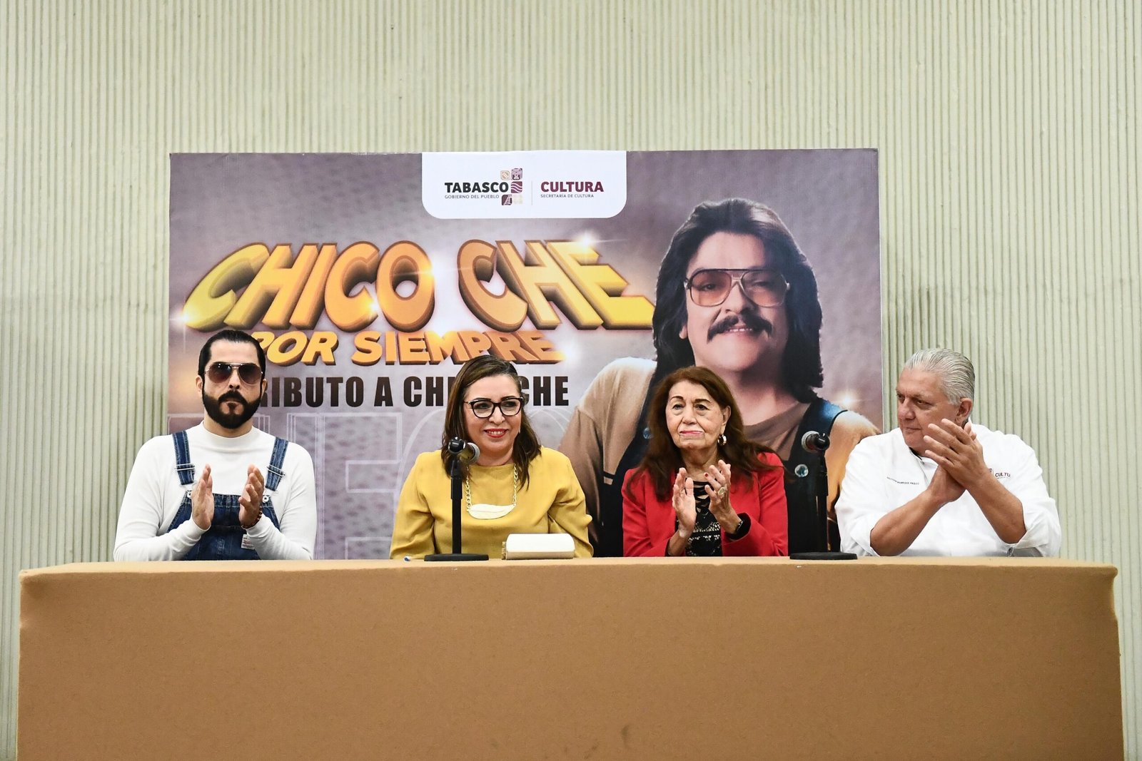 Homenaje al cantante, compositor y showman mexicano Chico Che ...